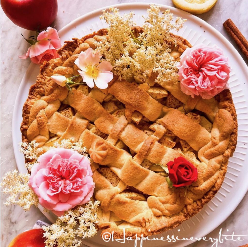 Beautiful Apple pie - Happinessineverybite