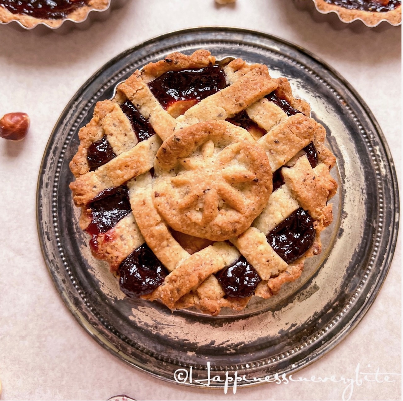 Hazelnut plum jam tartlets - Happinessineverybite