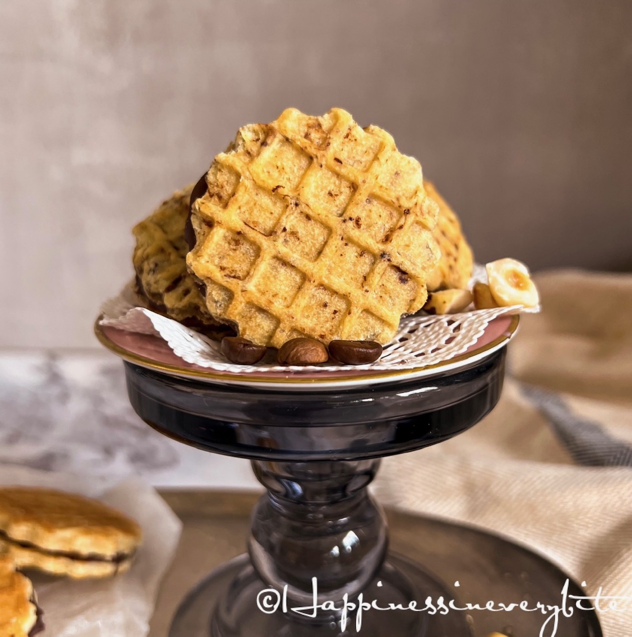 Vegan waffle cookies with hazelnut-chocolate filling - Happinessineverybite